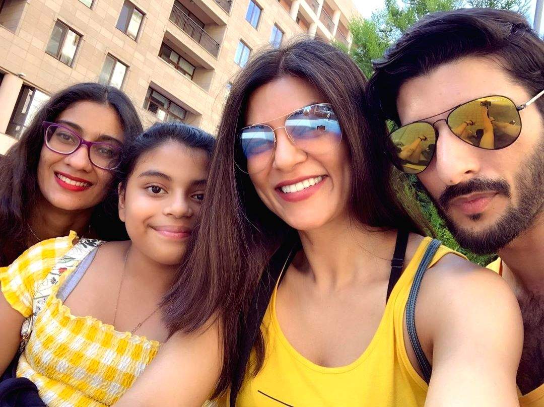 Sushmita Sen shares cute video working out with daughters Renee and Alisah