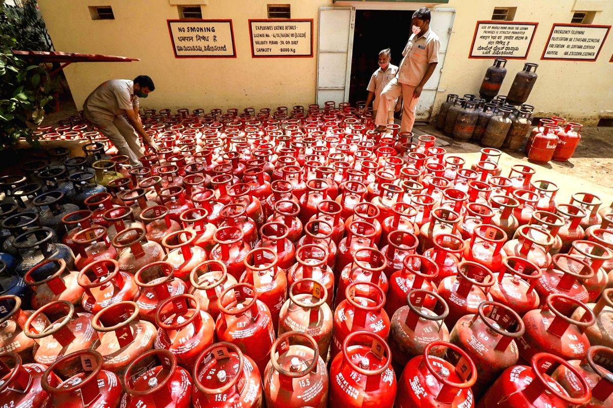 Kerala on phone to gas dealers even as Centre assures of adequate LPG ...