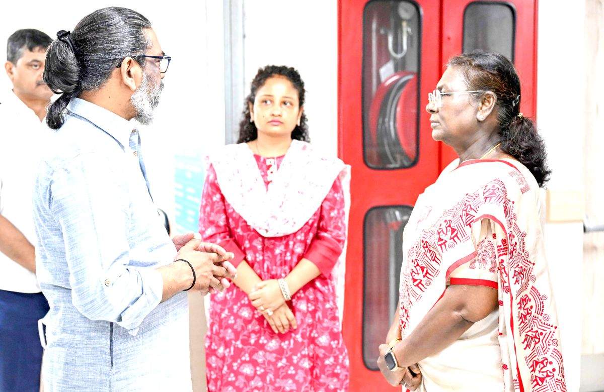 Prez Murmu visits ailing Shibu Soren at Ganga Ram Hospital, meets ...